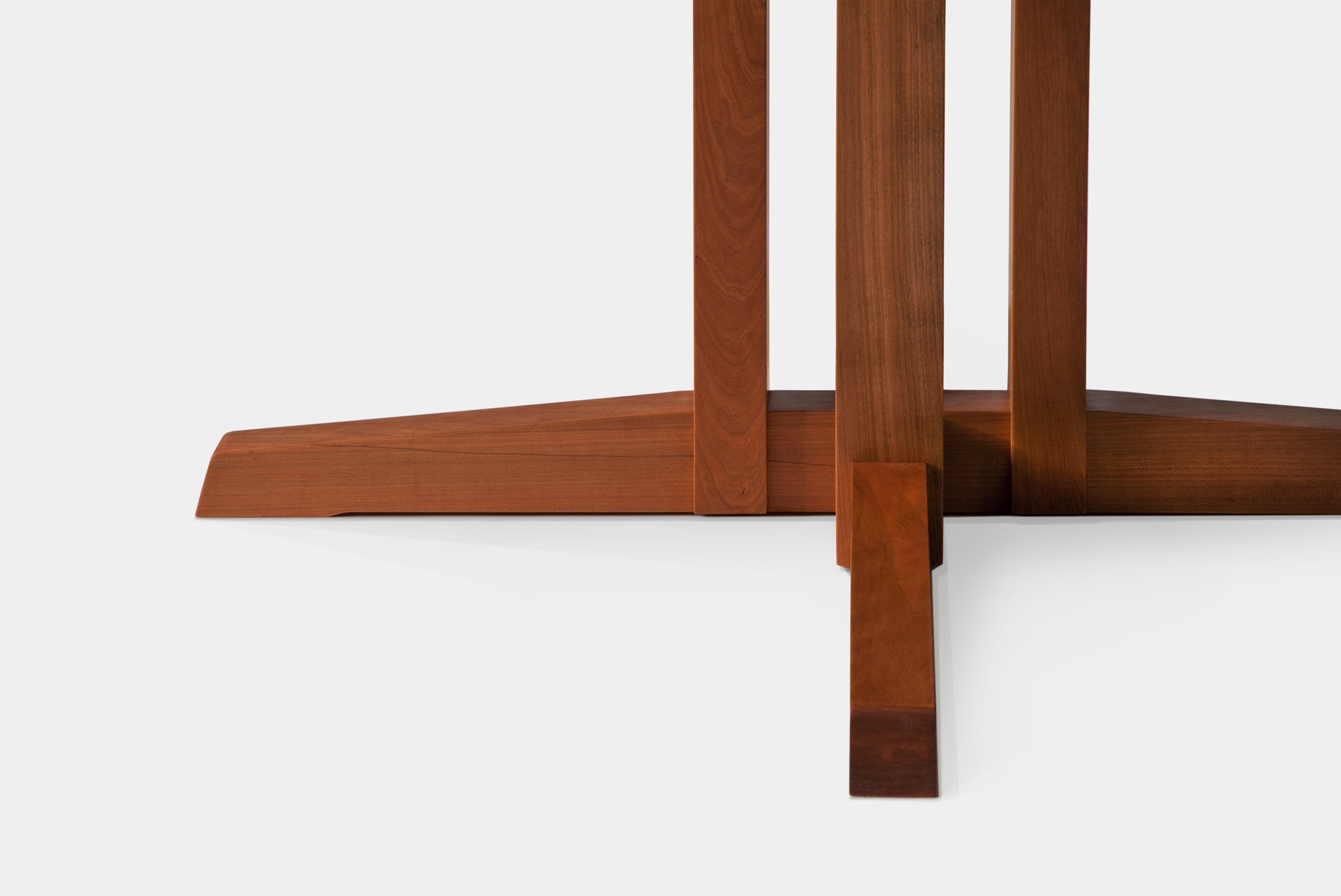 Round Cluster-Base Dining Table — George Nakashima Woodworkers